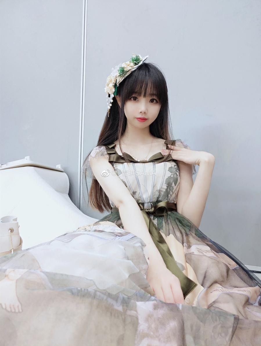最新的cos作品合集已经发布，sama雪琪爱婚纱的cos绝对强无敌 - 瑟涩枕