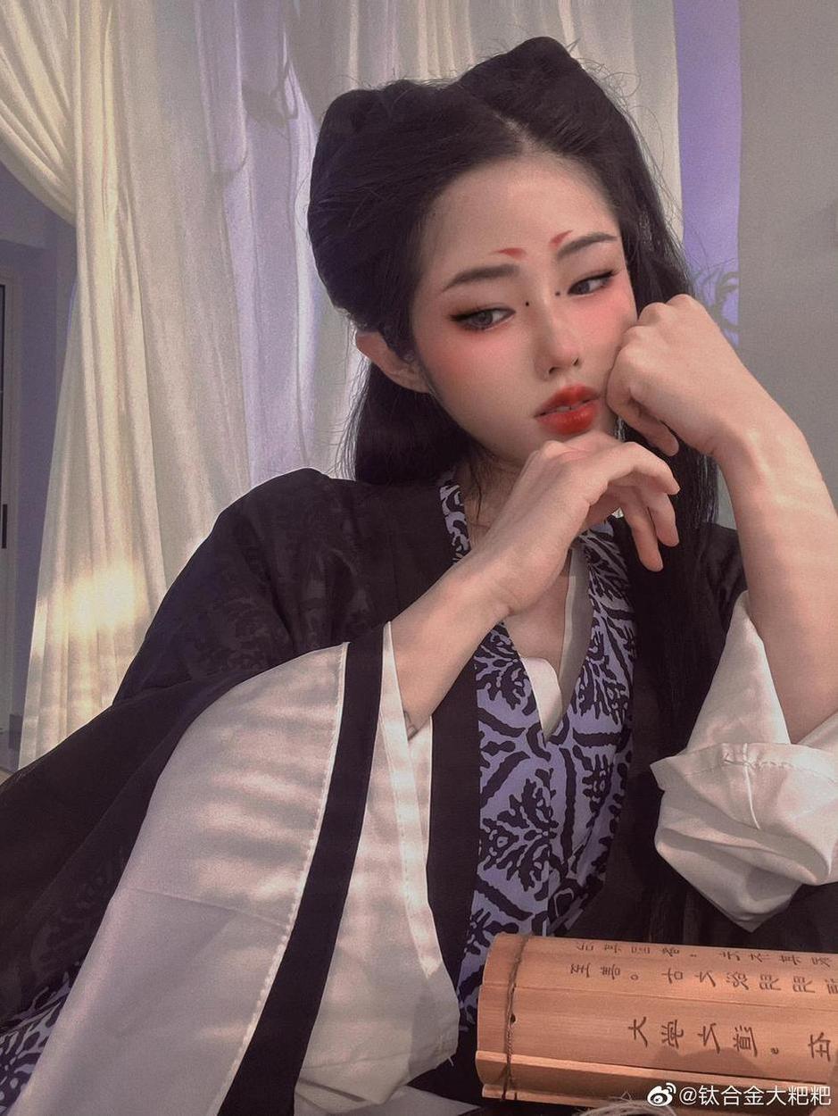 足不出户，titi钛合金coser最新美图让你感受高清coser视界 - 瑟涩枕